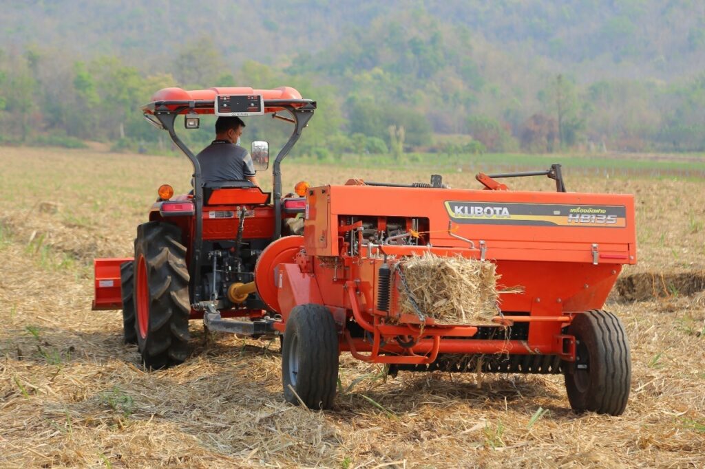 Hay Baler คืออะไร รู้จักเครื่องอัดฟาง ตัวช่วยเพิ่มรายได้ - สยามคูโบต้าค ...